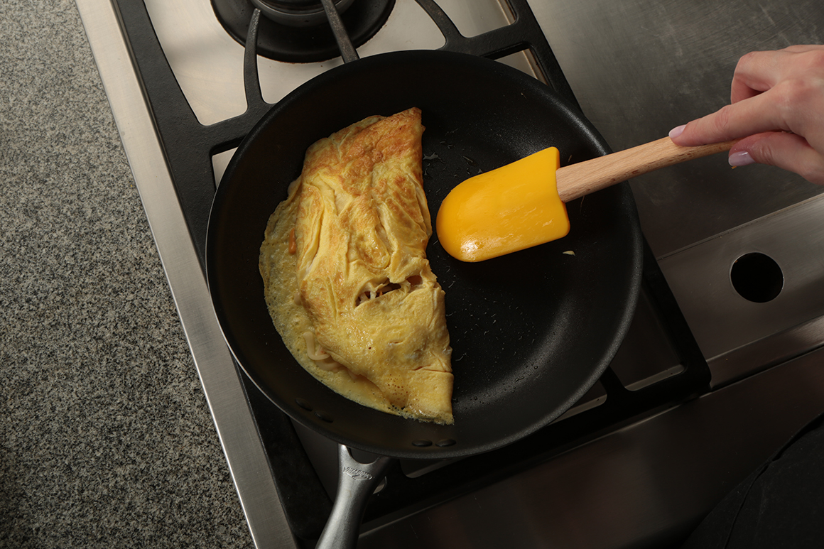 how long to cook omelette