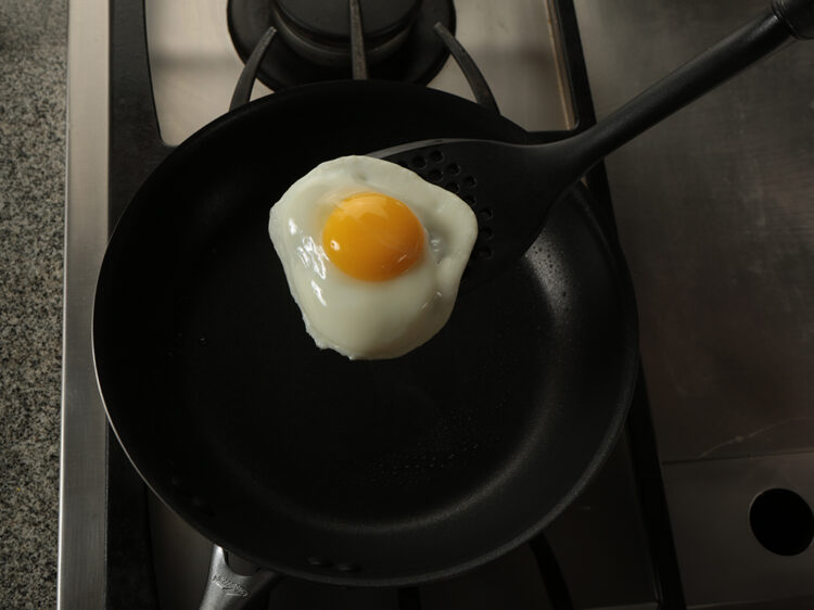 How to Fry the Perfect Egg - Eggs.ca