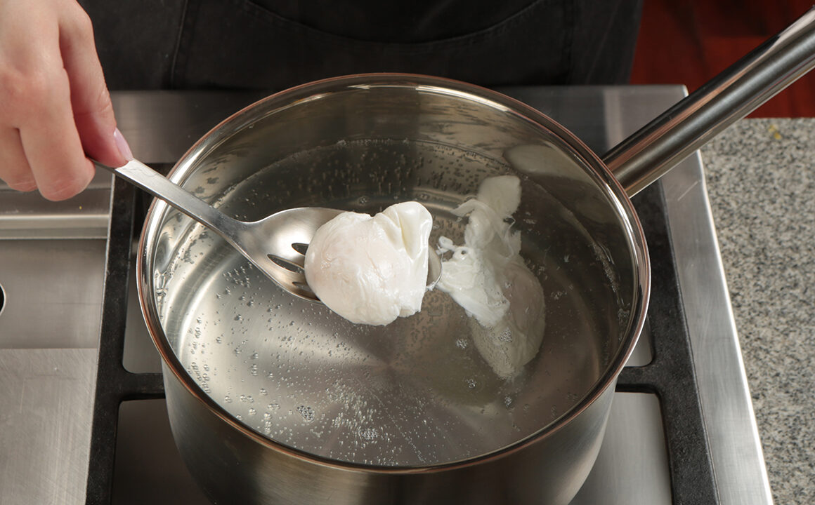 How to Poach an Egg Like a Pro - Eggs.ca