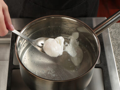 How to Poach an Egg Like a Pro - Eggs.ca
