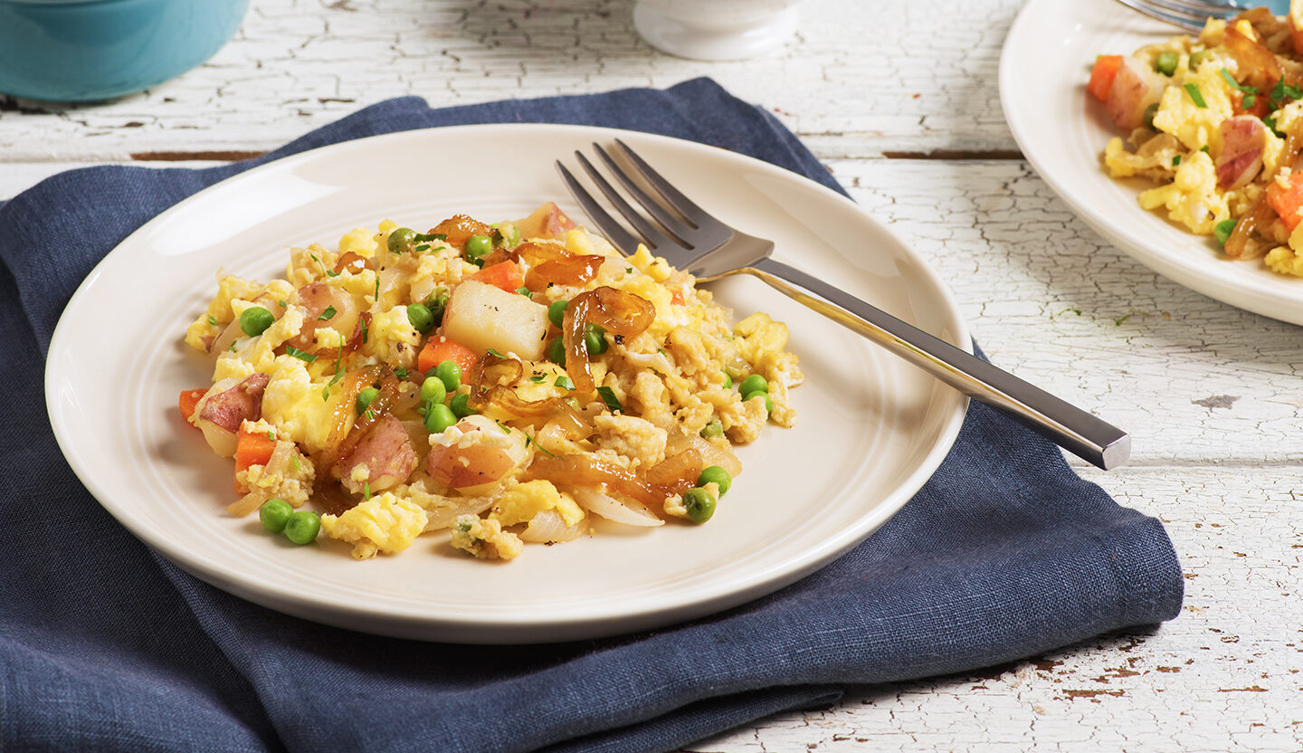 Cheesy Scrambled Eggs with Hash Browns - Eggs.ca