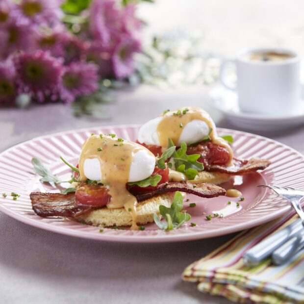 Perfect Eggs Benedict - Eggs.ca