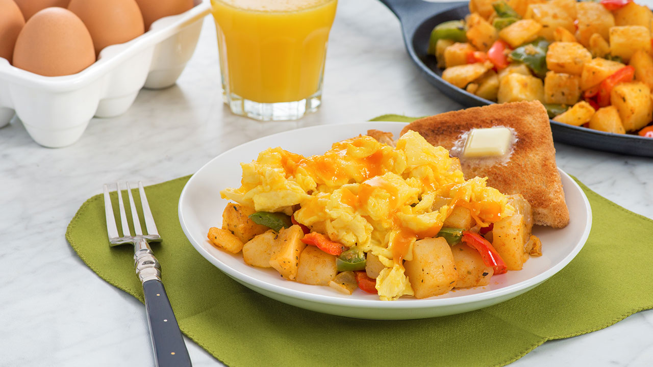 Cheesy Scrambled Eggs with Hash Browns - Eggs.ca