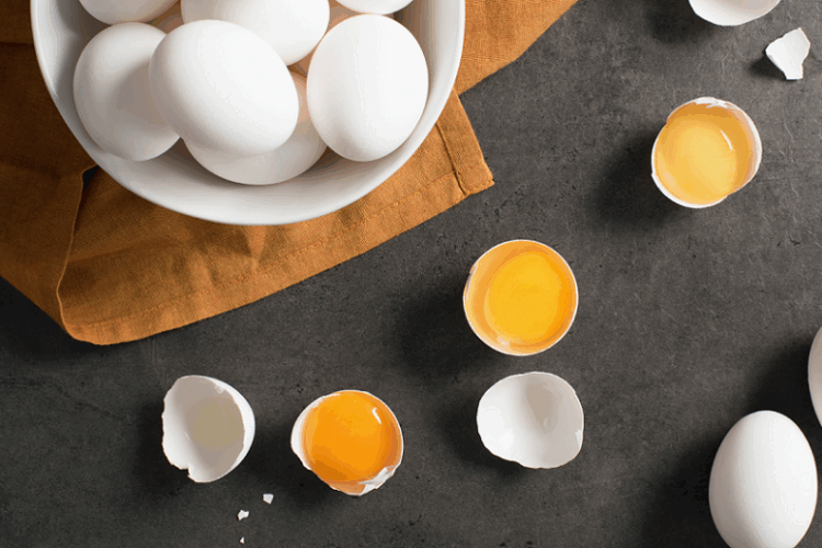 Why are egg yolks such different colours? - Eggs.ca