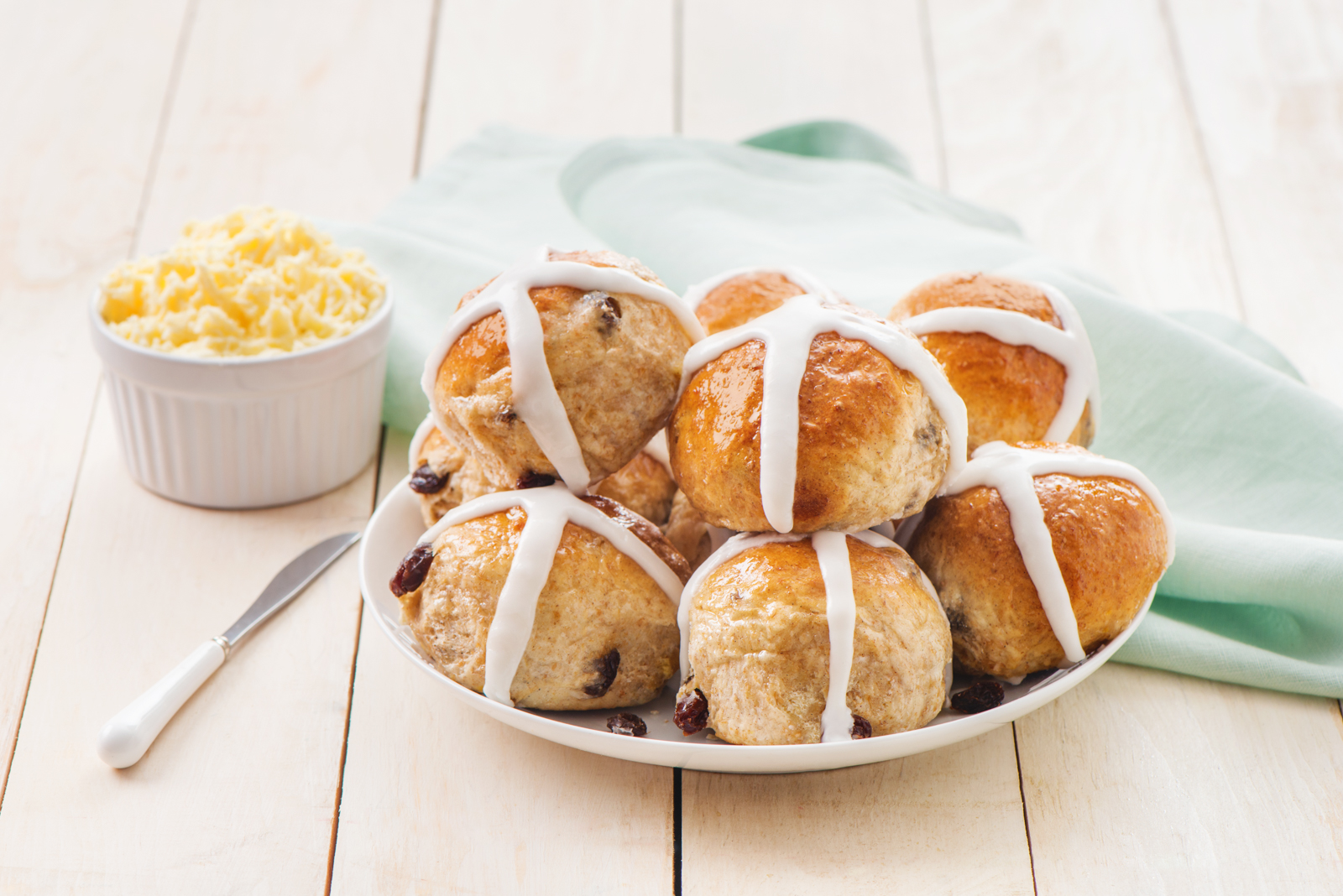 Whole Wheat Hot Cross Buns - Eggs.ca
