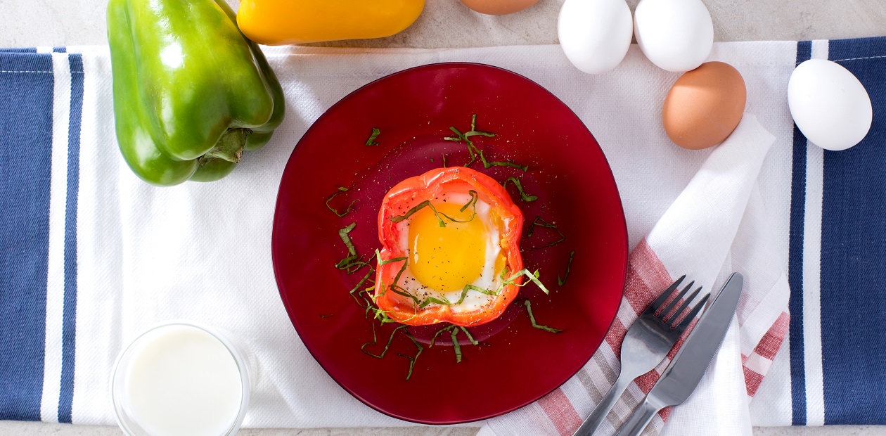 4 Easy Ways to Make Basic Microwaved Eggs Look Pretty - Eggs.ca