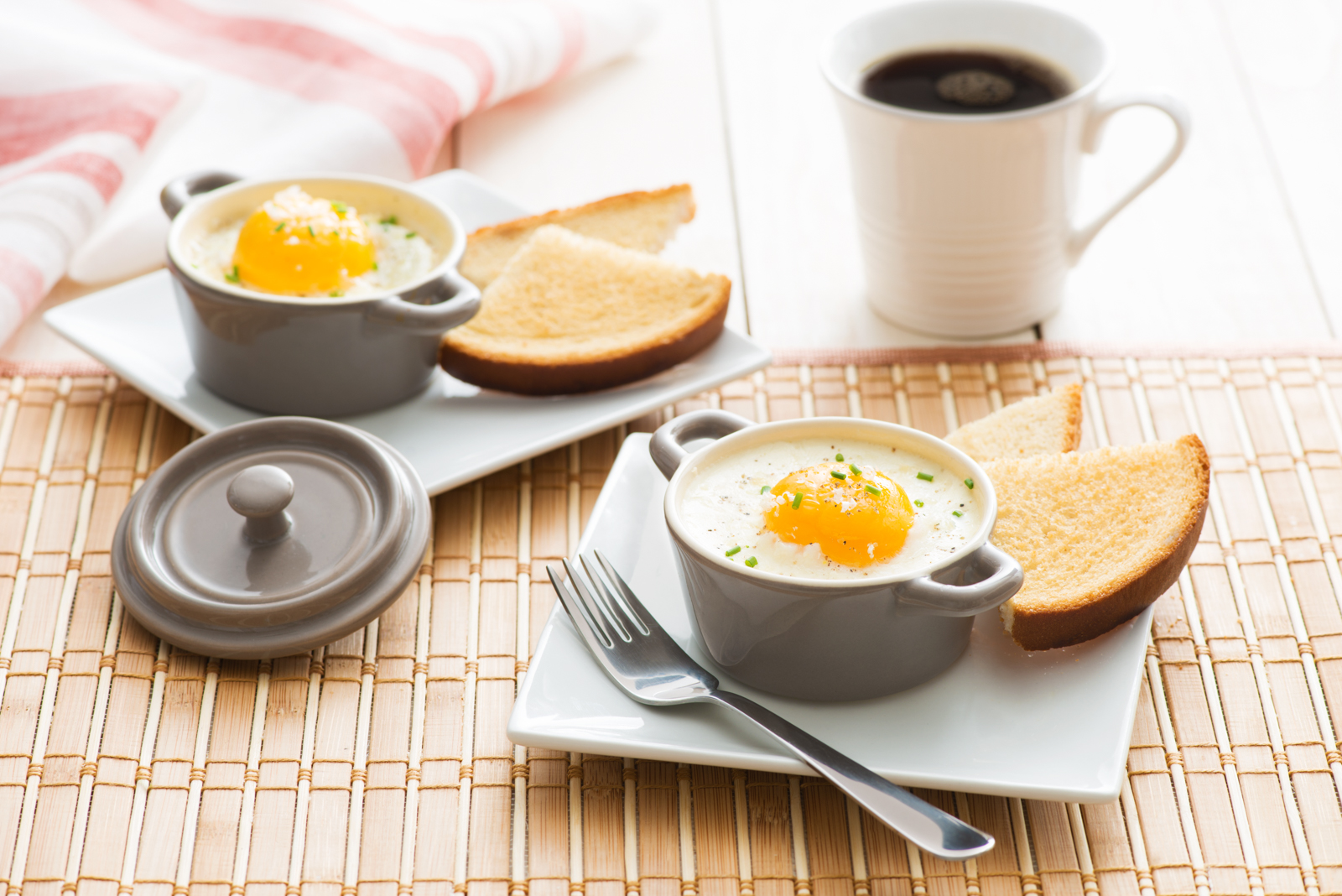 Perfect Shirred Eggs - Eggs.ca