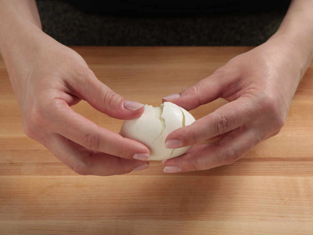 How to Peel a Hard Boiled Egg - Eggs.ca