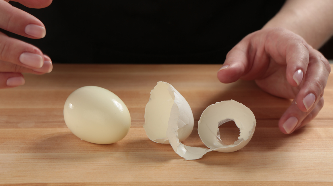 Peeling boiled eggs store
